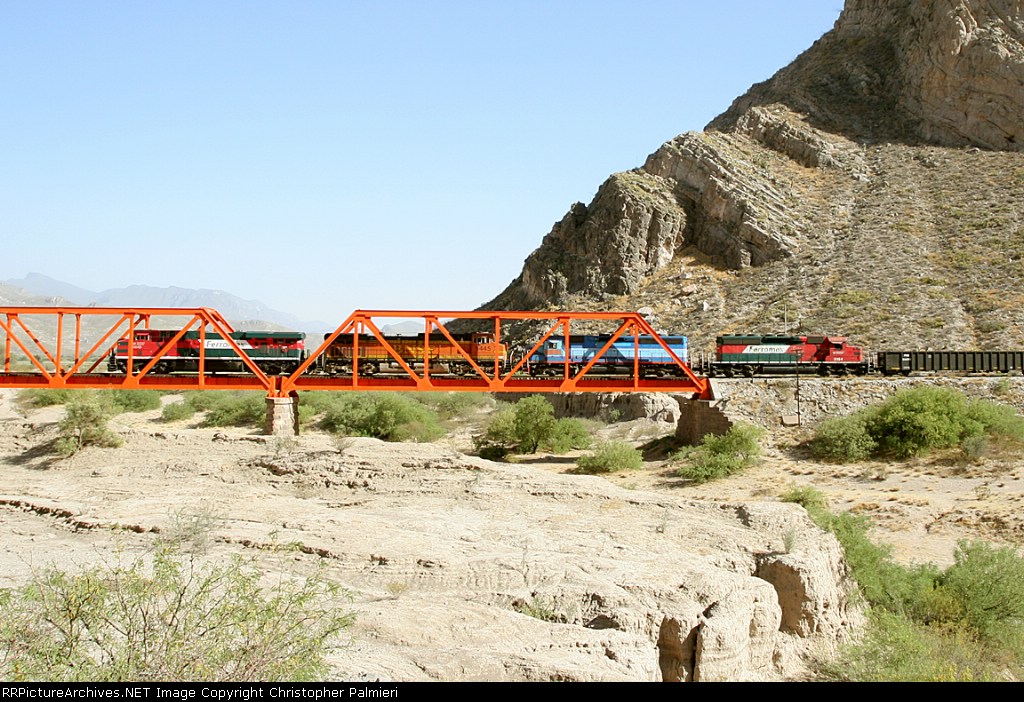 FXE 4648, BNSF 5445, FXE 3204, and FXE 3154